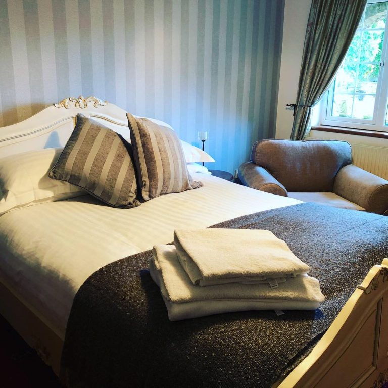 Accommodation – Crooked Inn